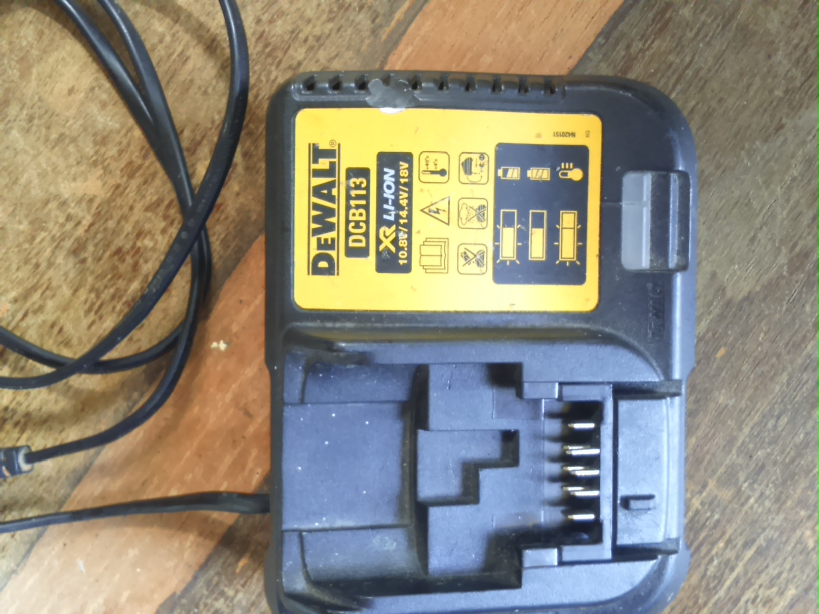 Jak oszukać ładowarkę DEWALT by ładowała baterie innych producentów ?😋