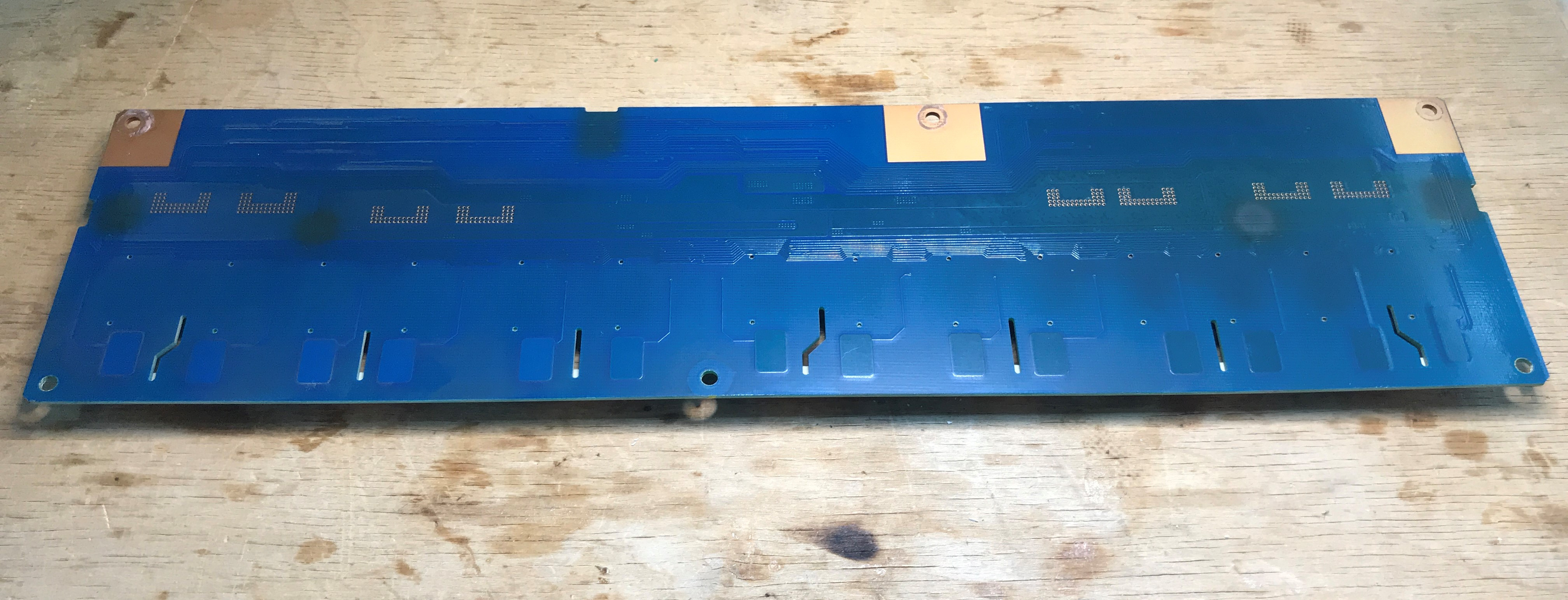 The inside of an old LG 32LC41 - what can be recovered from the inside ...