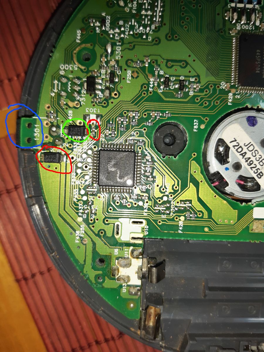 Discman Philips - brak reakcji na zasilanie po włożeniu odwrotnie baterii