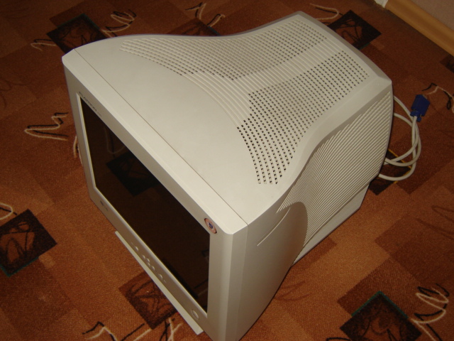 [Sprzedam]Sprawny monitor CRT LG Flatron 775FT 17 cali
