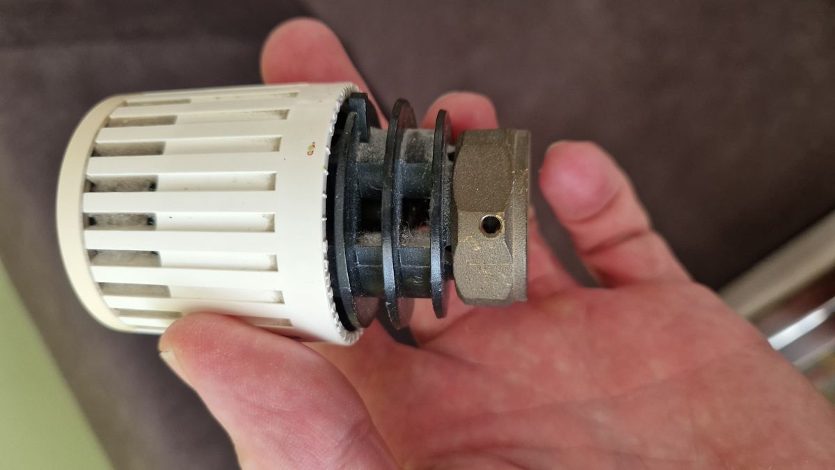 Jaki rodzaj mocowania ma stary termostat Danfoss z lat 90? Wybór nowego ...