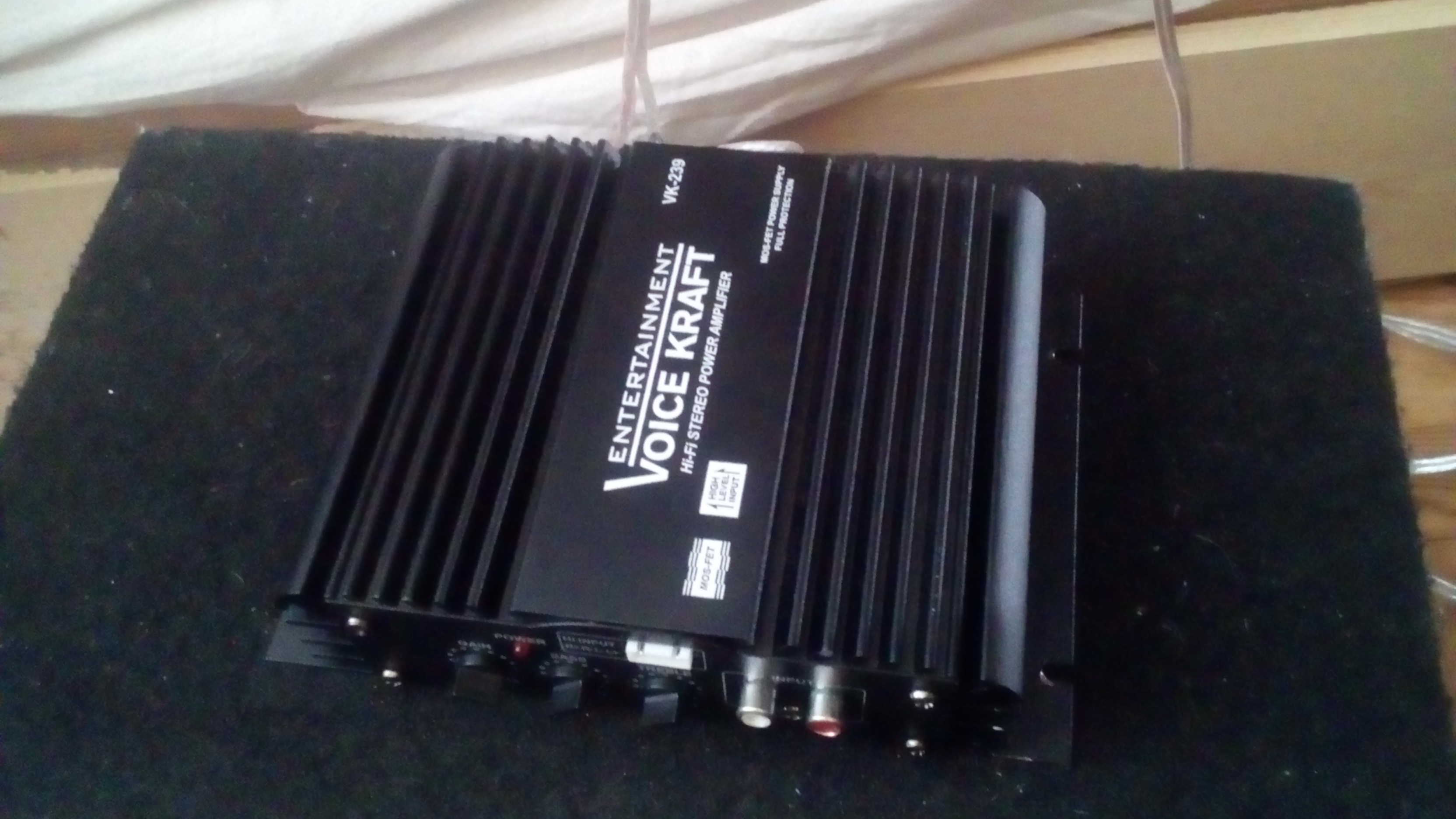 Wzmacniacz Voice Kraft VK-239 - dioda gaśnie po podłączeniu kabla +12V