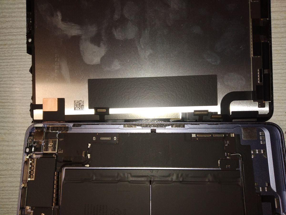 ipad air 5th gen. - a2588 - wnętrze, wyświetlacz, foto do wglądu