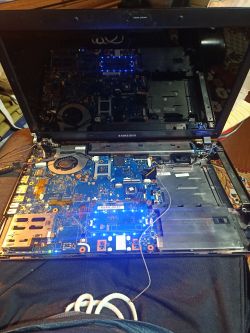 Laptop Samsung NP-R522 - diody się palą, ale ekran nie działa. Jak ...