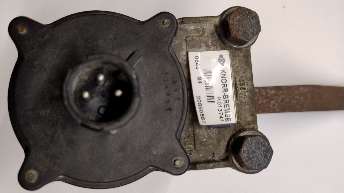 Czujnik poziomowania Knorr-Bremse K013741- wiwisekcja