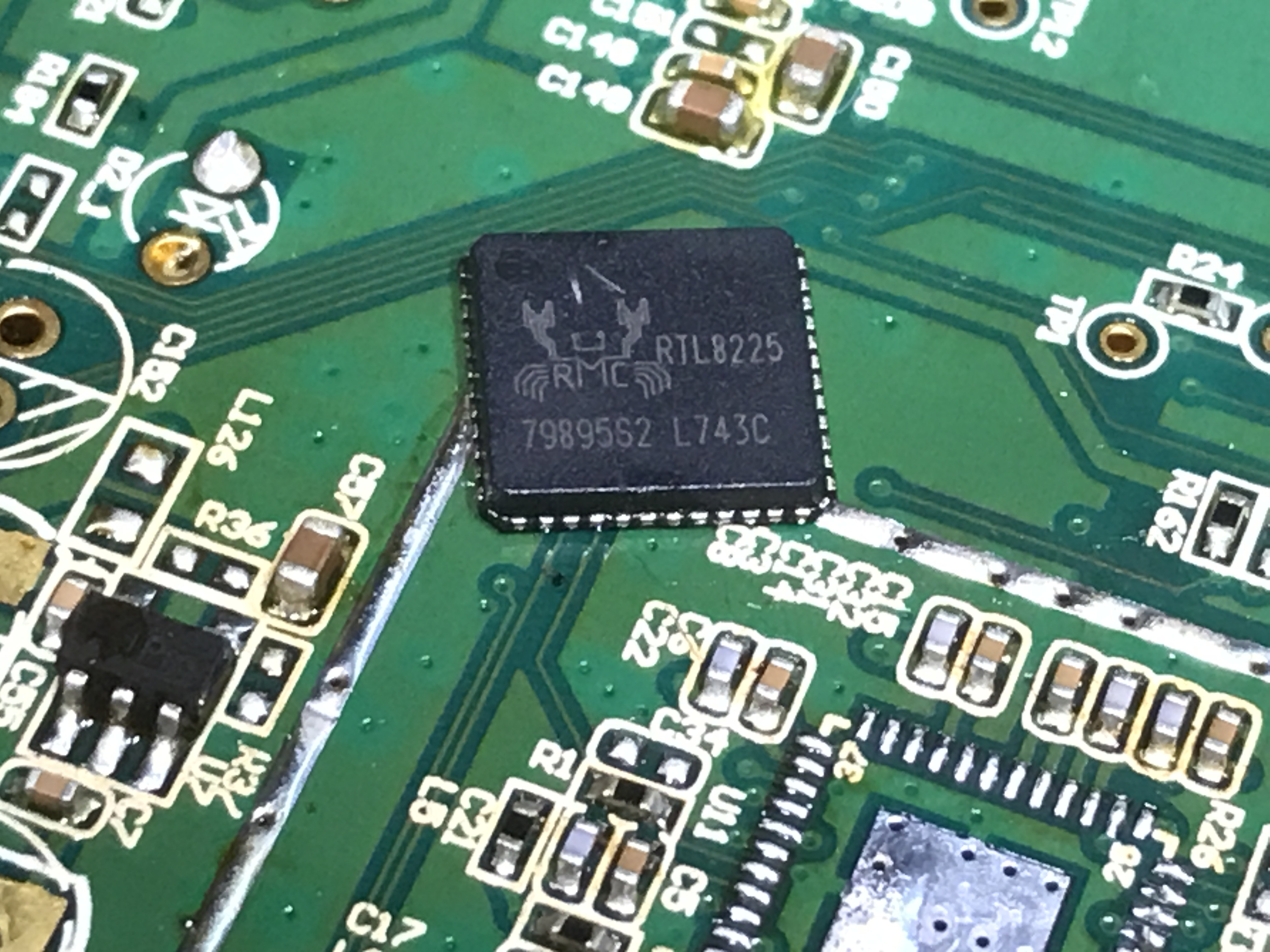 Wnętrze starego routera PANWA2204, co ze środka może się przydać w DIY