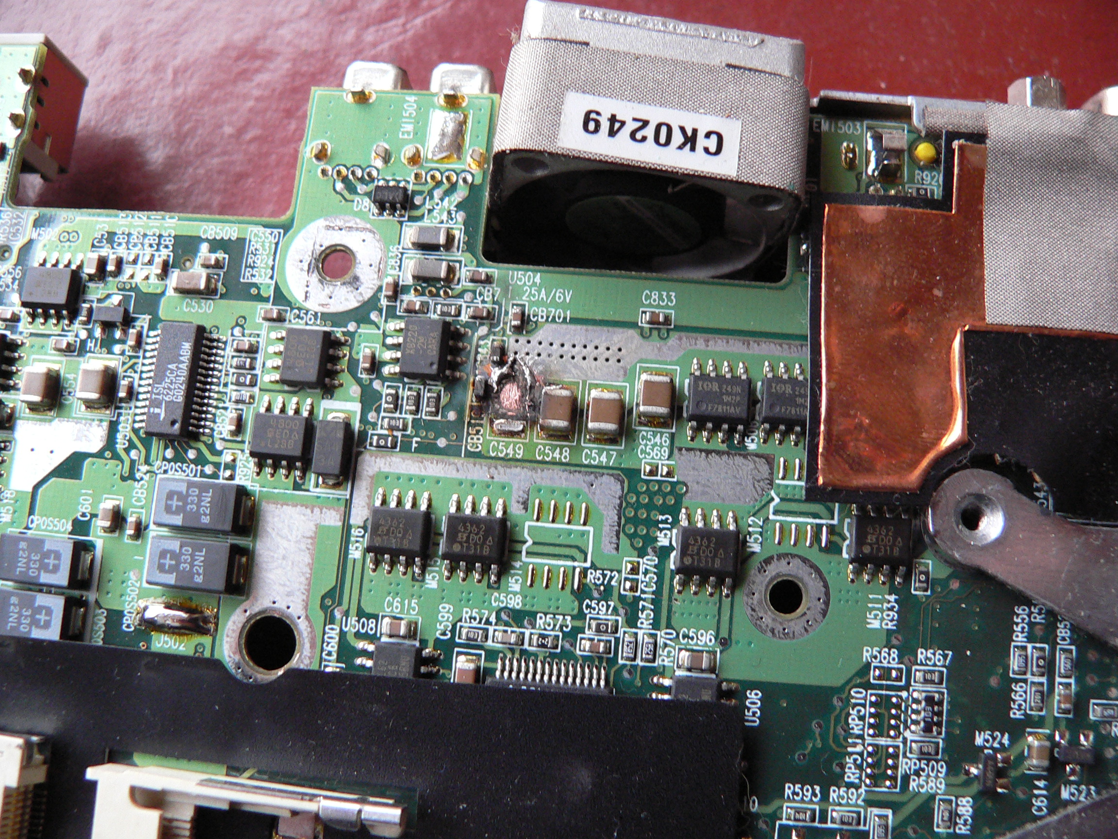HP Compaq Evo N1020v - Płyta główna - spalony kondensator