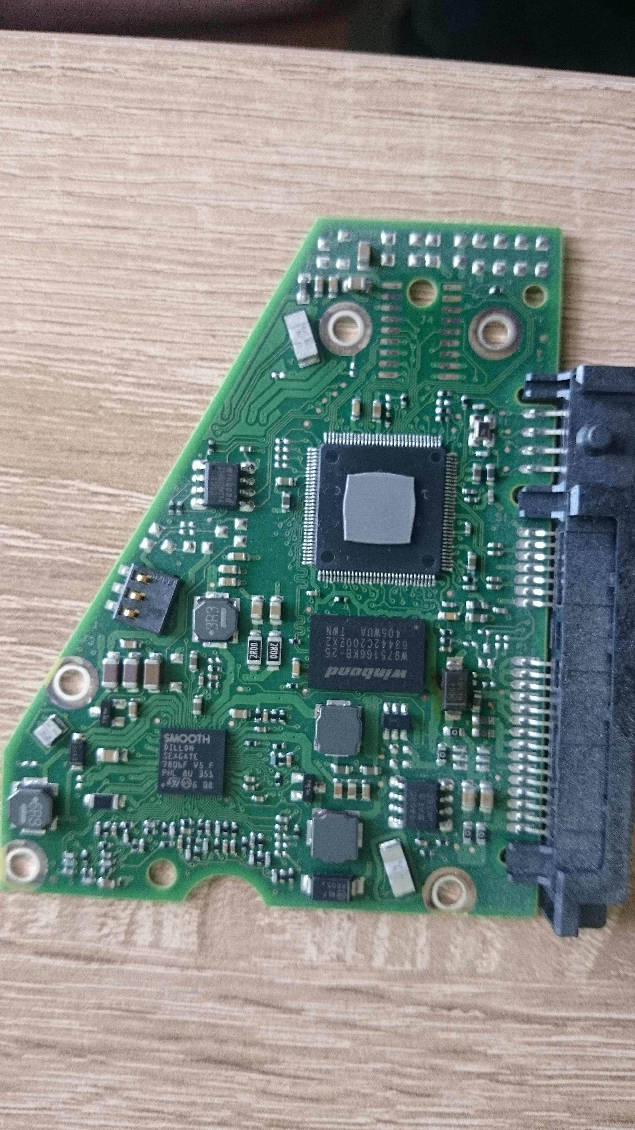 Dlaczego BIOS nie widzi dysku HDD 4TB? Problem po spaleniu się kabla.