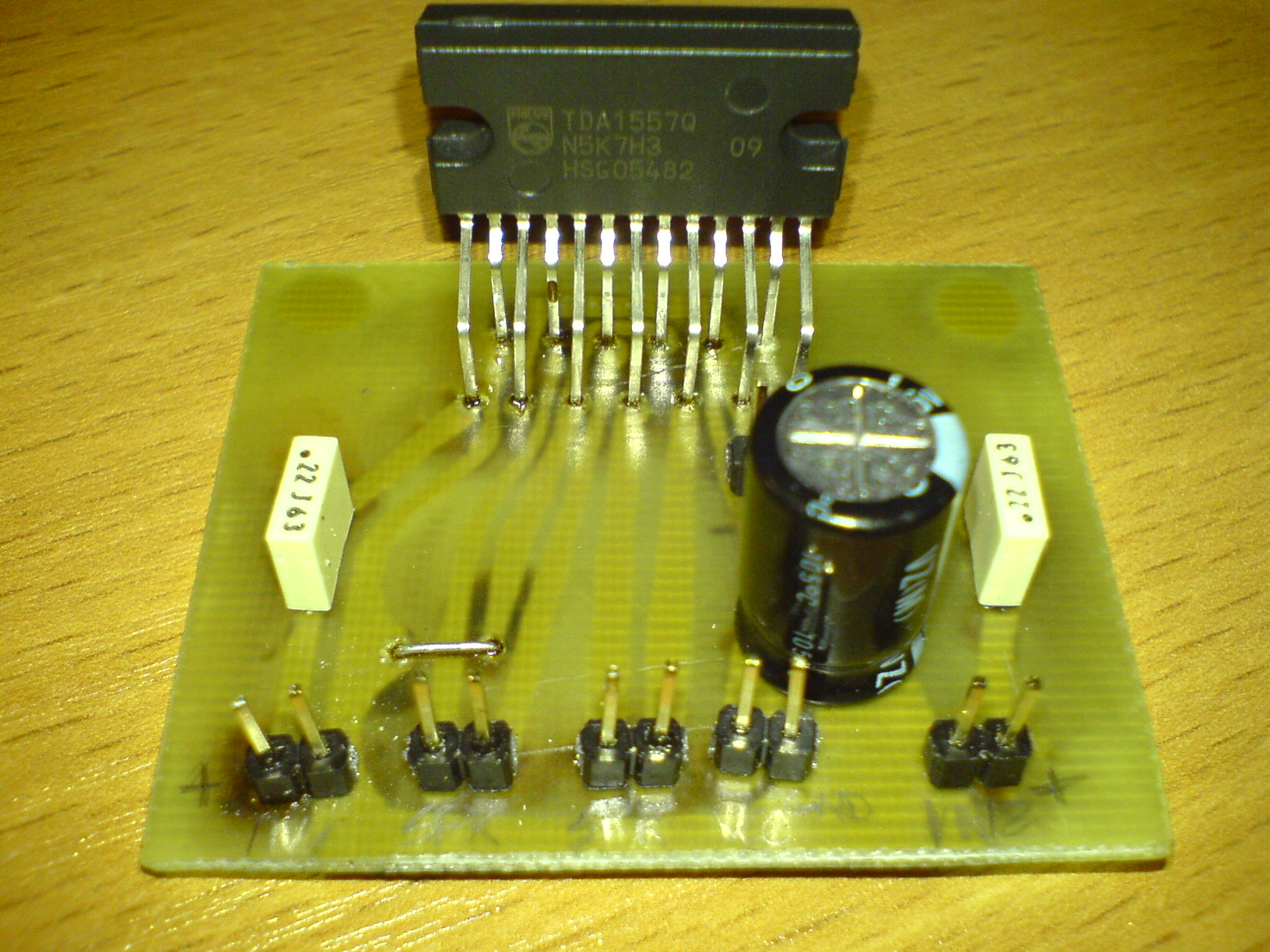 TDA1557Q - Dlaczego wzmacniacz gra cicho przy maksymalnej głośności?