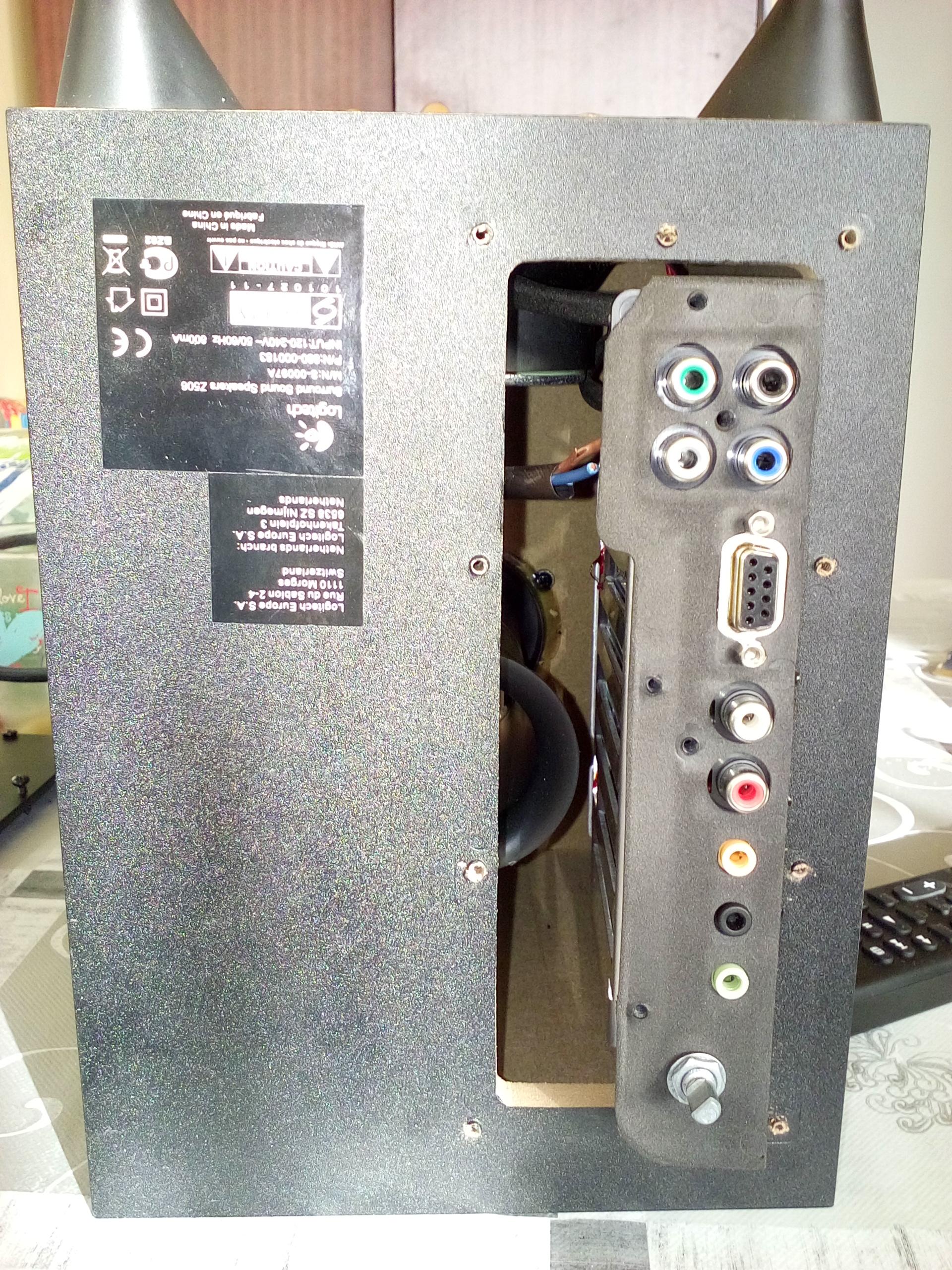 Logitech Z506 5.1 - schemat podłączenia kabli do satelitki i woofera