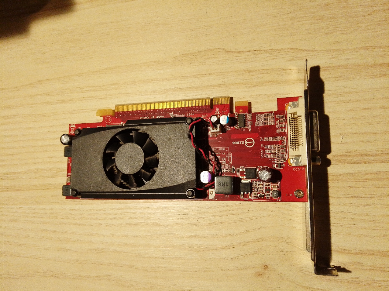 Czy adapter DVI-VGA bez 4 pinów zadziała z wyjściem DVI-I?