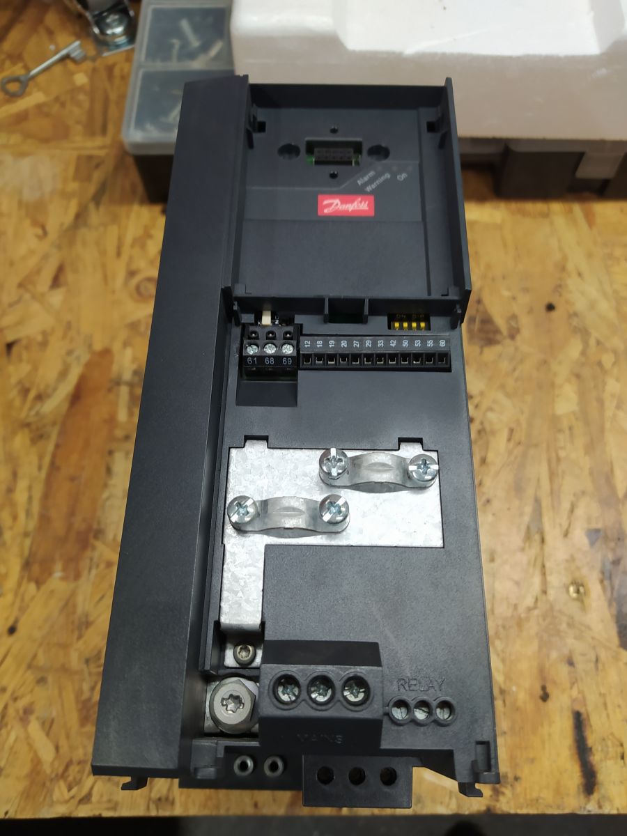 [Sprzedam] Falownik Danfoss VLT 132F0026 4kW, sprawny, z demontażu