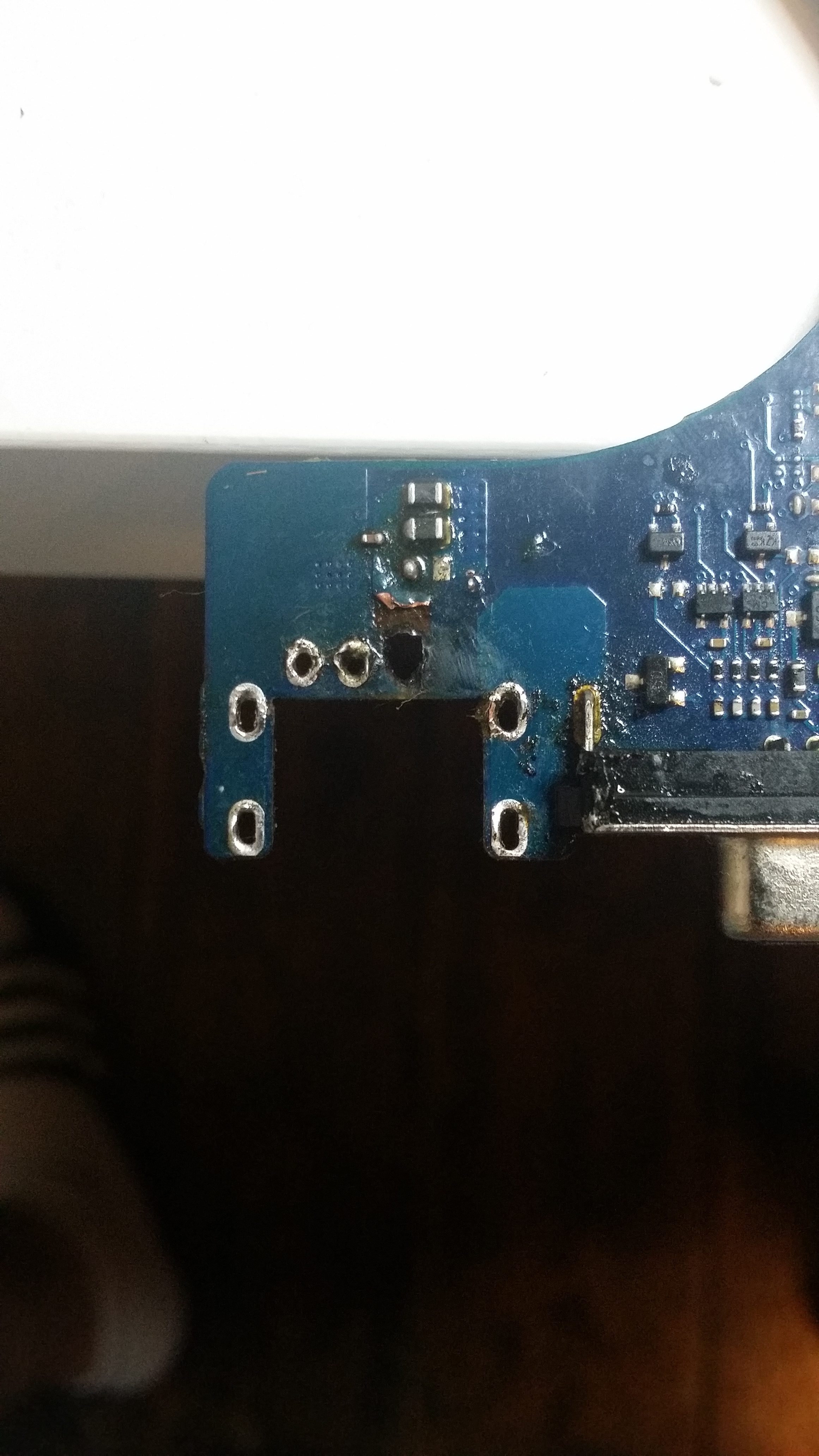 Samsung RF510 - Czy warto wymieniać gniazdo ładowania przy możliwym ...