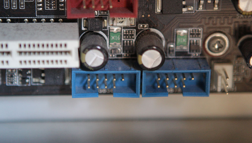 Podłączenie przedniego panelu z USB do płyty głównej