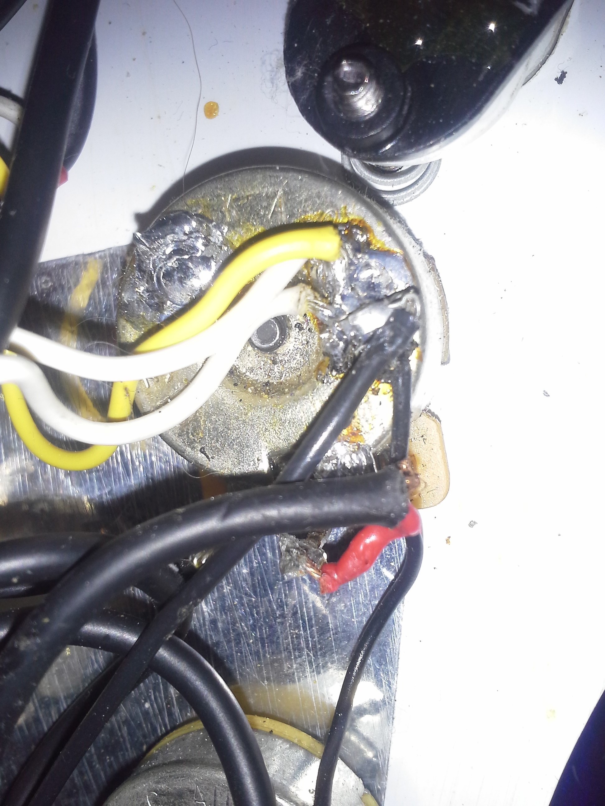 Fender MiM Stratocaster 3x Single - szum na przetwornikach, jak naprawić?