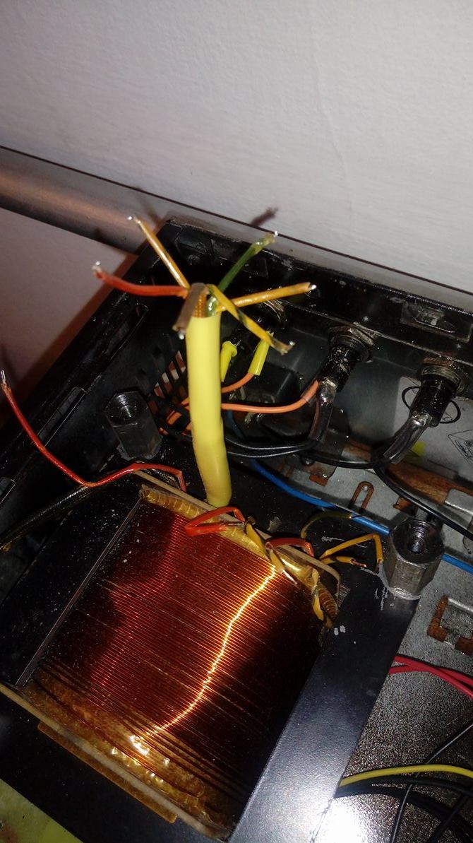 Jak podłączyć transformator Vermona REGENT 600G pod 230V?