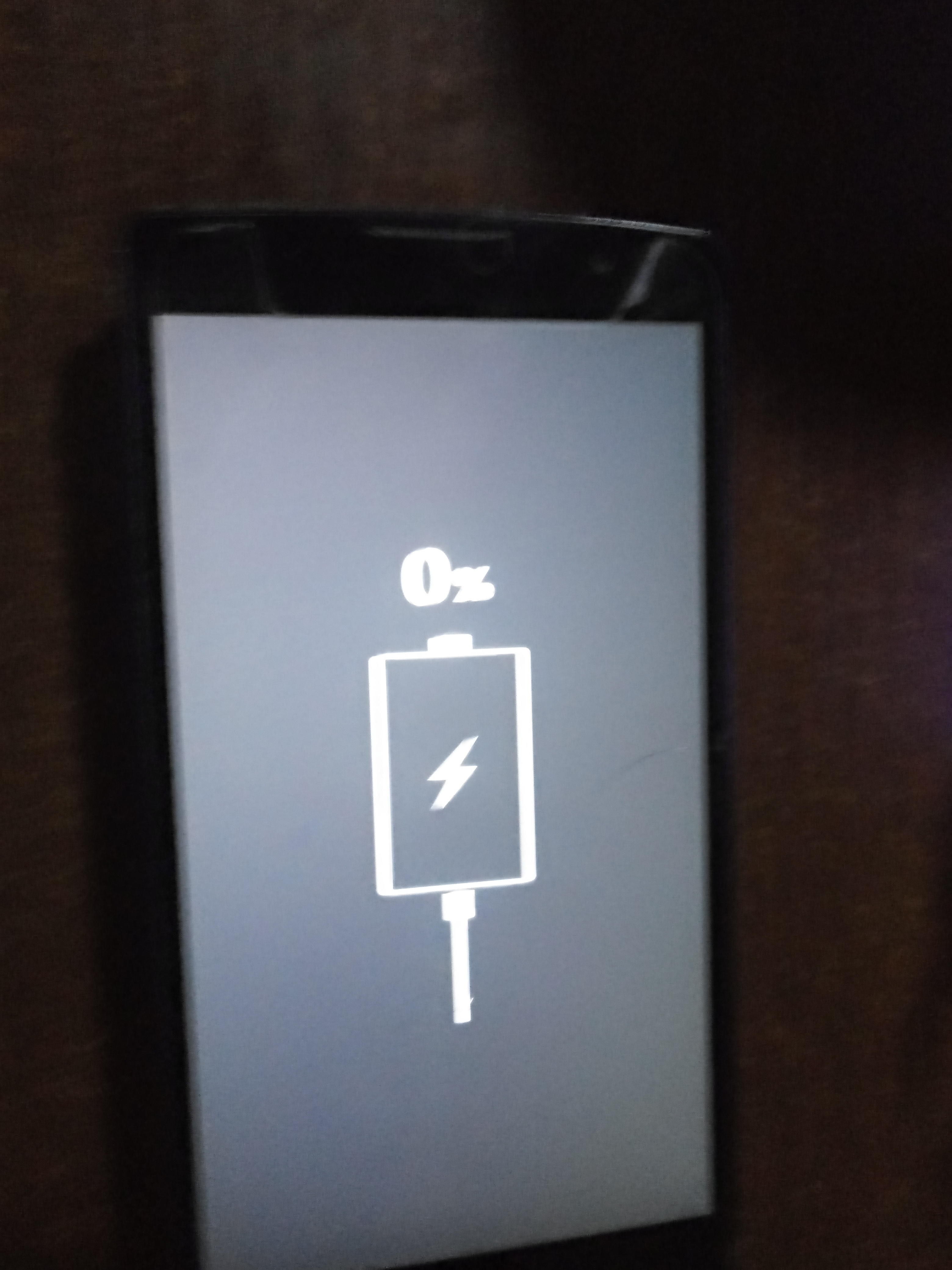 [Rozwiązano] LG Spirit n440H - bateria 0%, nie ładuje - możliwe przyczyny?