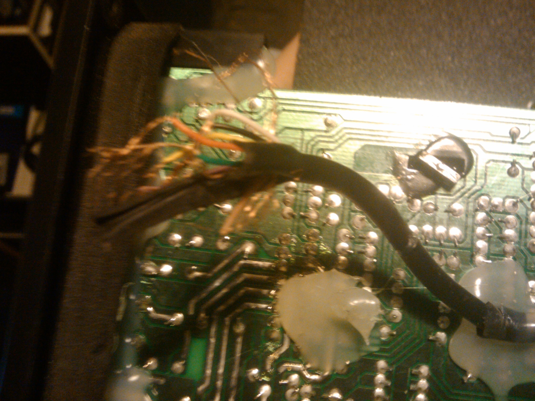 [Rozwiązano] Jak podłączyć nowe kable Jack do głośników Creative A500?