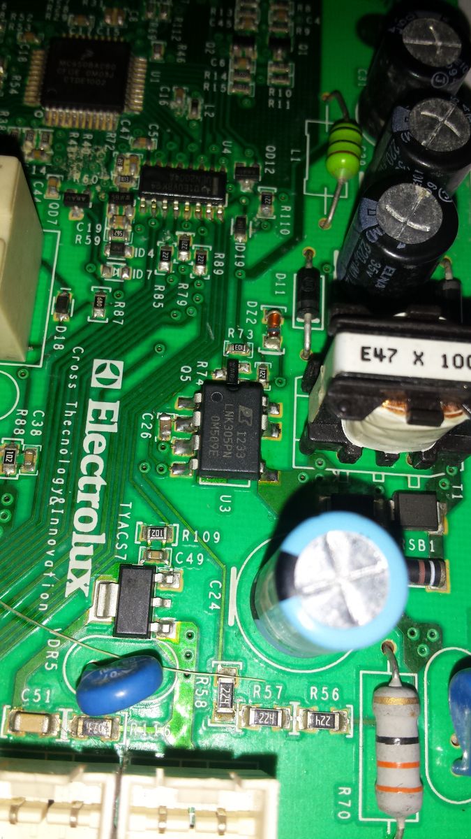 [Rozwiązano] Electrolux ESL 65070R - Falujące napięcie na LNK304 ...