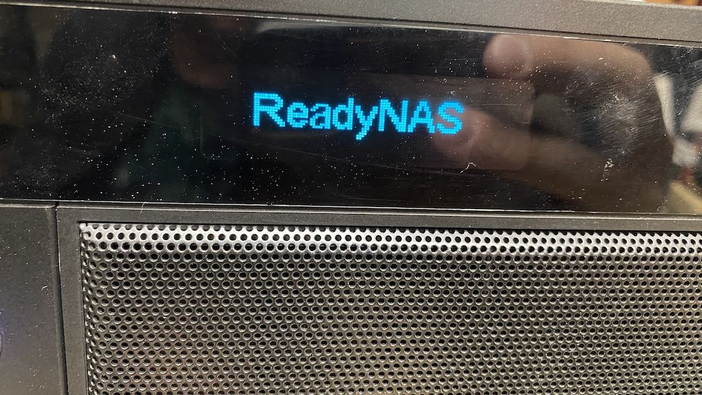 Jak wykorzystać wyświetlacz LCD OLED z NASa NETGEAR ReadyNAS PRO?