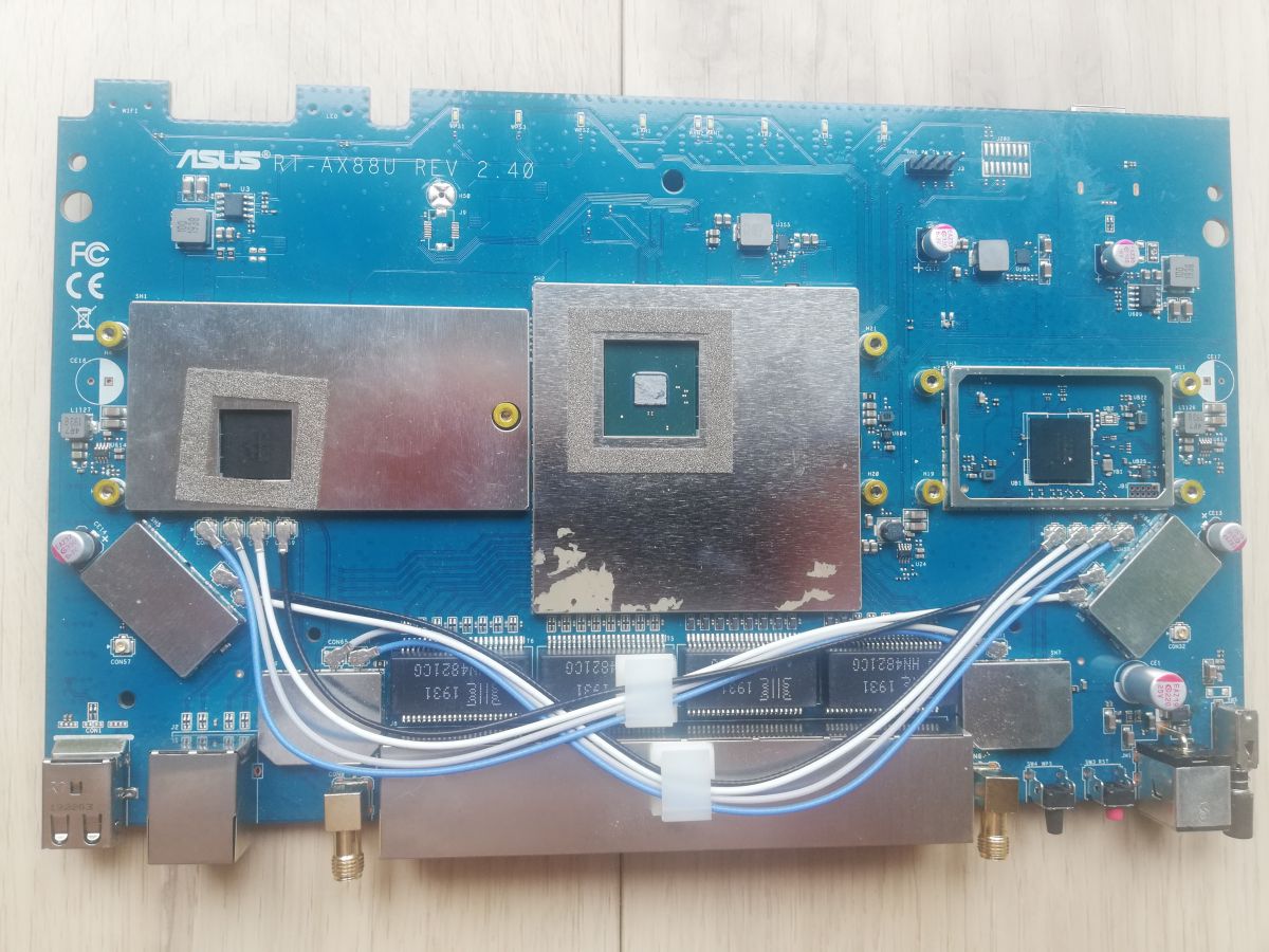 ASUS AX88U, brak reakcji po uruchomieniu, brak napięć 3,3/5V ...